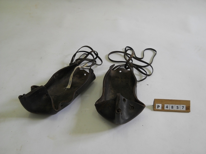 opinci cu gurgui. Stroia, Cozma. Pereche de opinci cu curele - INP ...