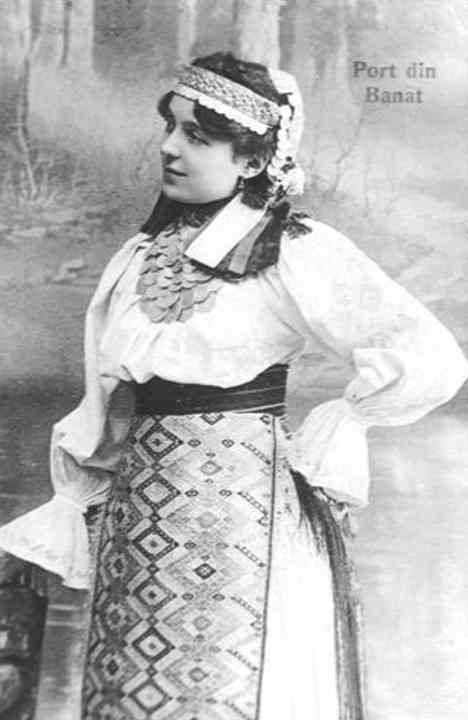 fotografie. Fischer, Emil (atribuit). Lucia Cosma în port popular ...